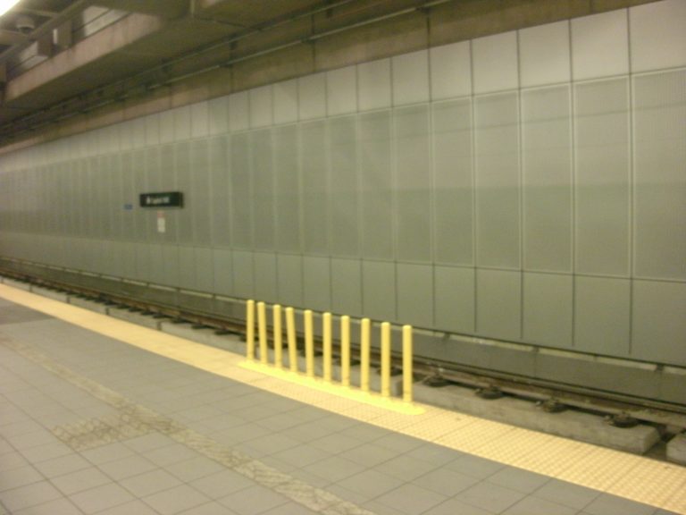 Sound Transit Deploys Light Rail Safety Barriers - The Urbanist